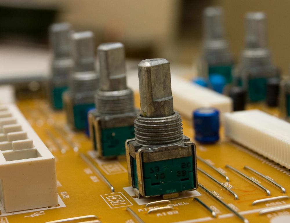 What is a Varistor? (with pictures)
