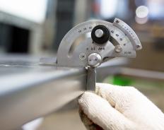 What is an Inclinometer? (with pictures)