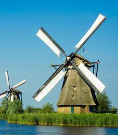 What is a Windmill? (with pictures)