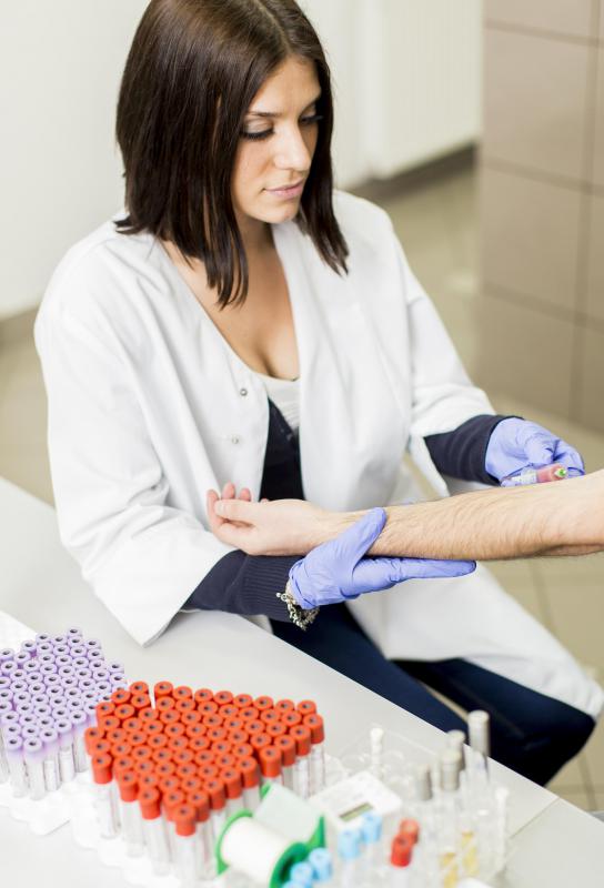 What are Lab Coats? (with pictures)